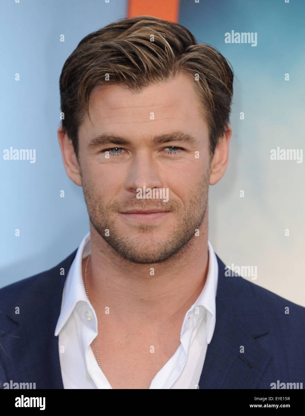 Chris hemsworth premiere 2015 hi-res stock photography and images - Alamy