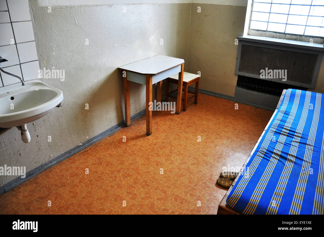 Prison cell sink hi-res stock photography and images - Alamy