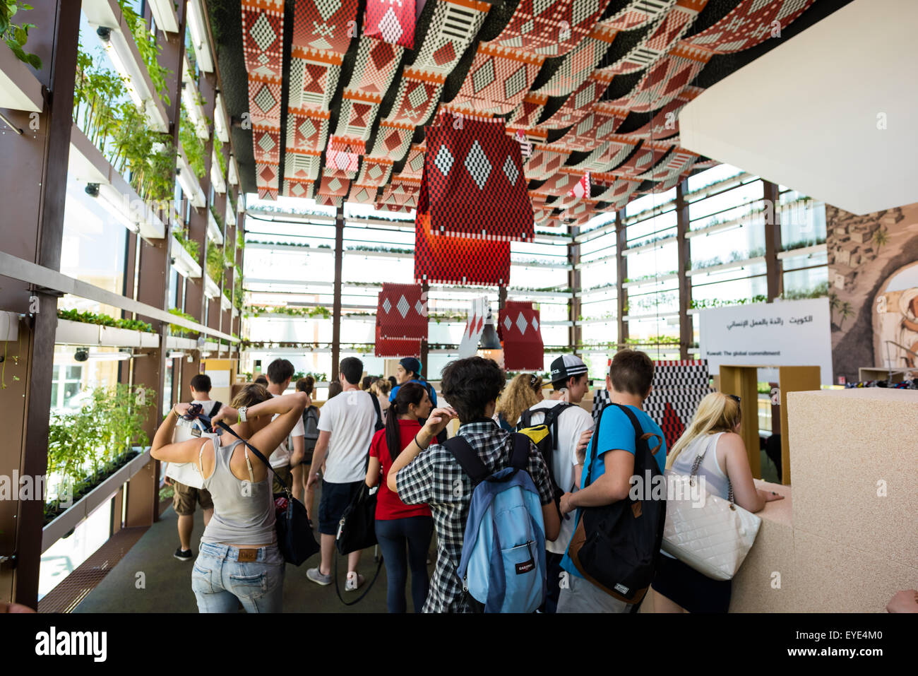 Helping exposition exhibition hi-res stock photography and images - Alamy