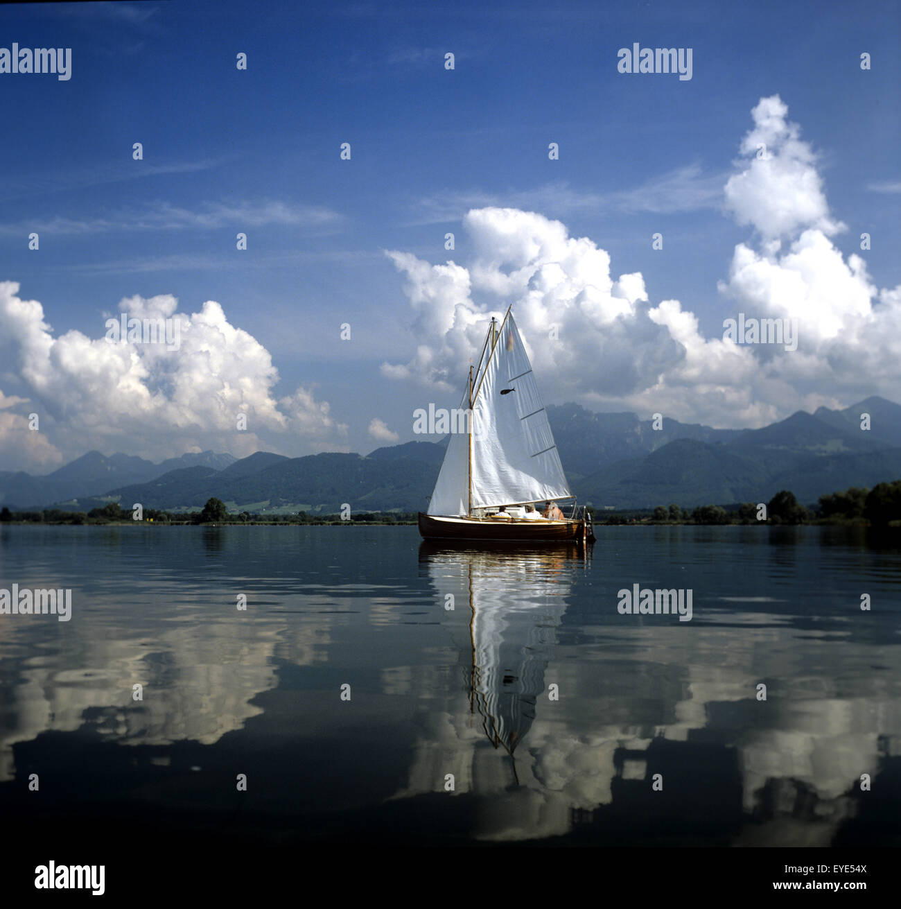 Segelboot sturm hi-res stock photography and images - Alamy