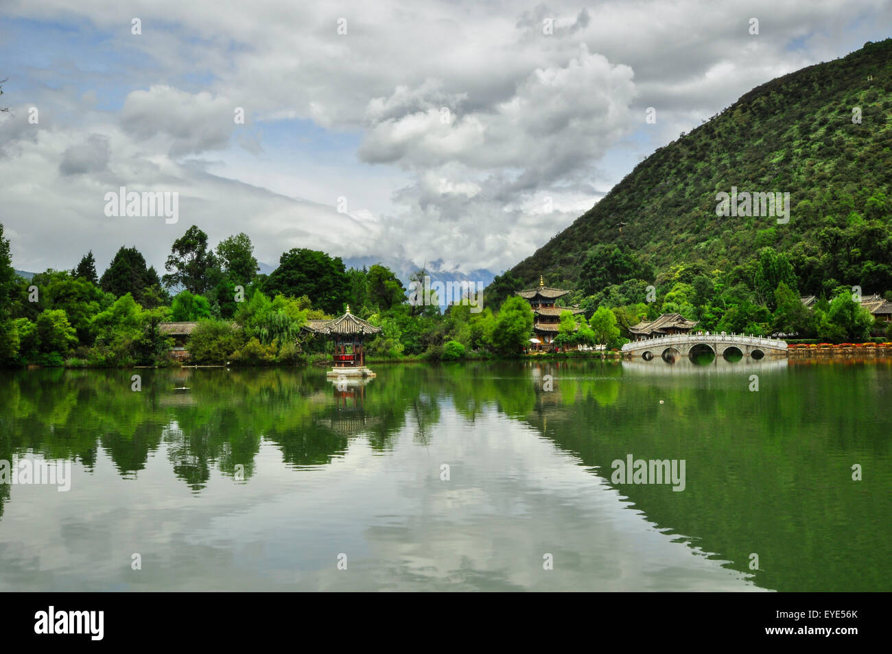 Lijiang China old town streets and buildings, world USECO heritage in ...