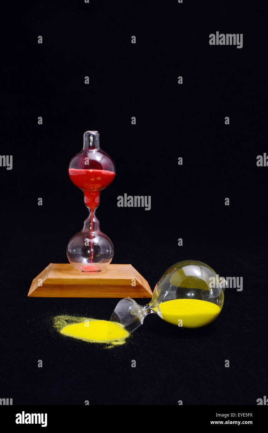 Hourglass Broken Stock Photos & Hourglass Broken Stock Images - Alamy