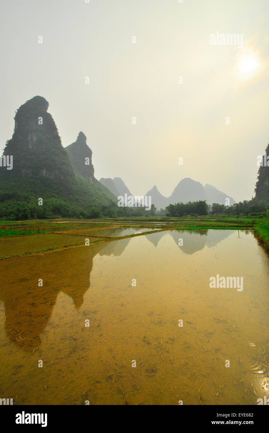 Beautiful li river side karst mountain landscape in yangshuo guilin hi ...