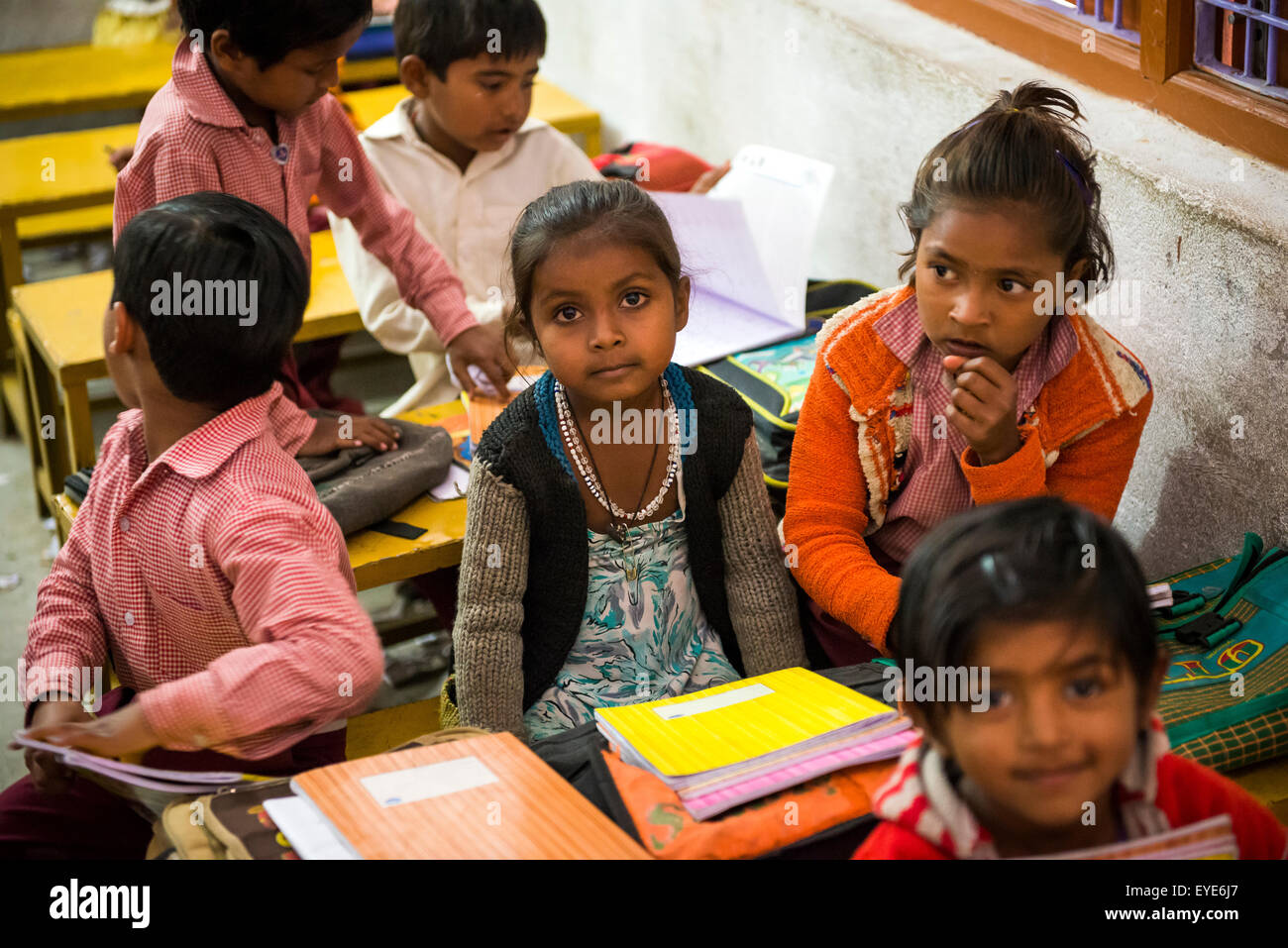 Indian school girls classroom hi-res stock photography and images - Alamy