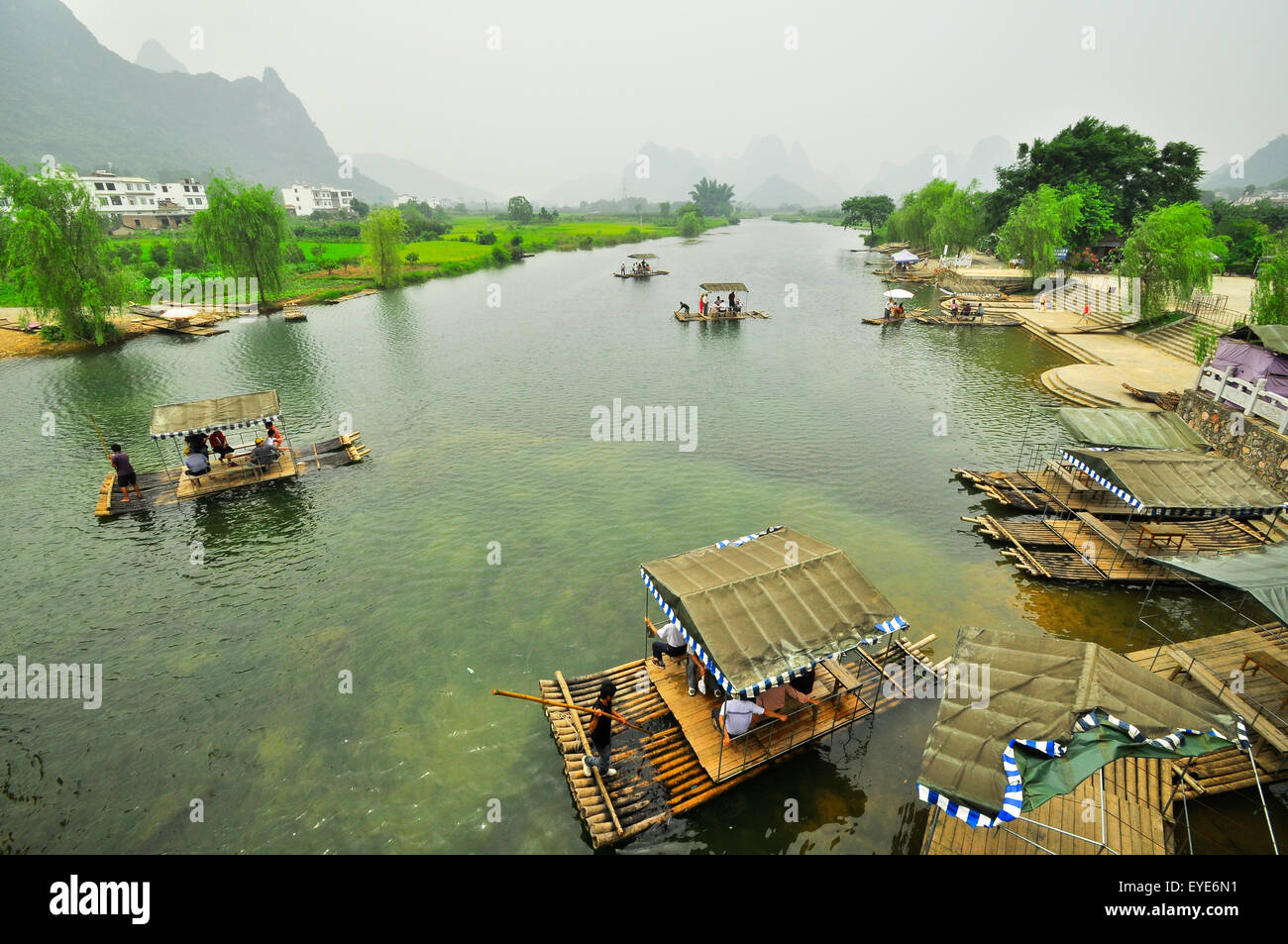 Beautiful Li river side Karst mountain landscape in Yangshuo Guilin ...