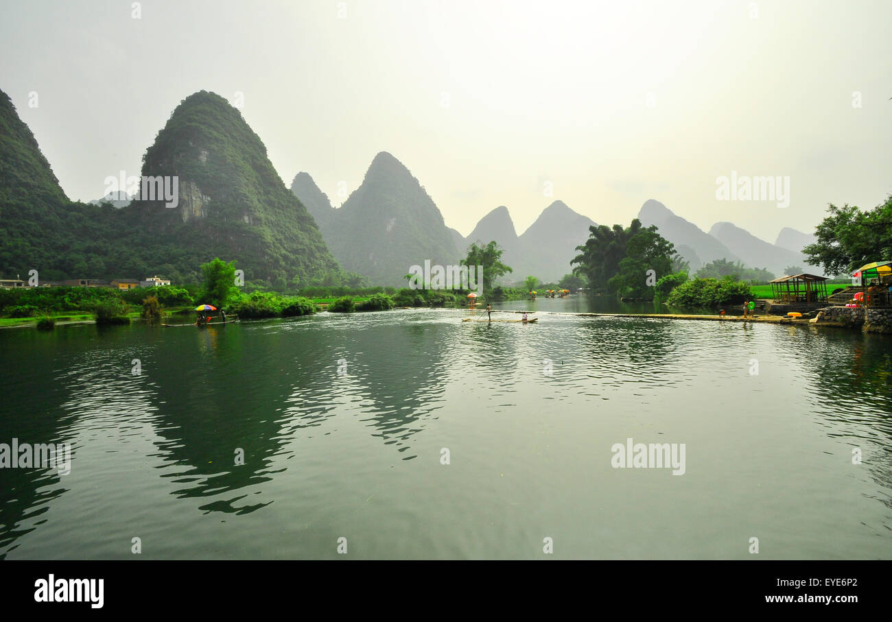 Beautiful Li river side Karst mountain landscape in Yangshuo Guilin ...