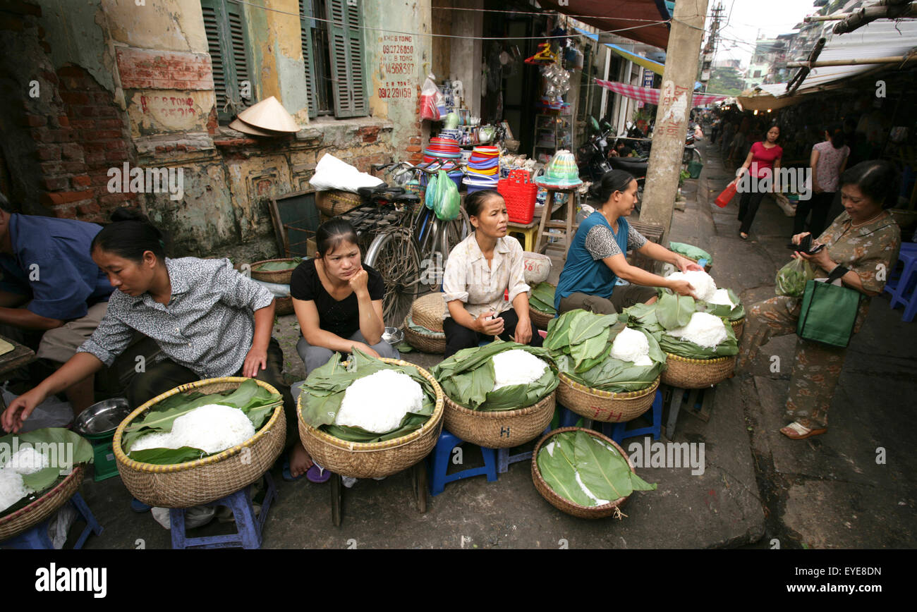 Street Life In The Old Quater Hanoi Vietnam Stock Photo - Alamy
