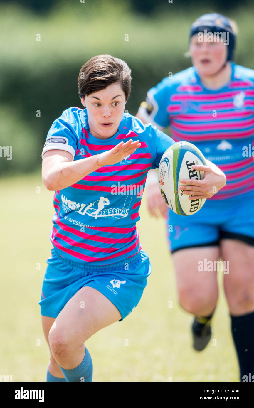 Female rugby players in action hi-res stock photography and images - Alamy
