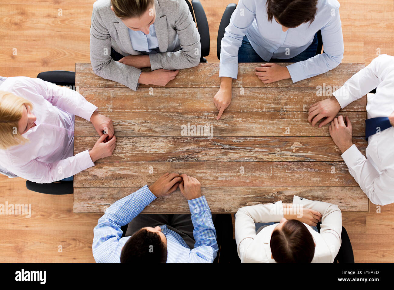 Office workers sitting table hi-res stock photography and images - Alamy