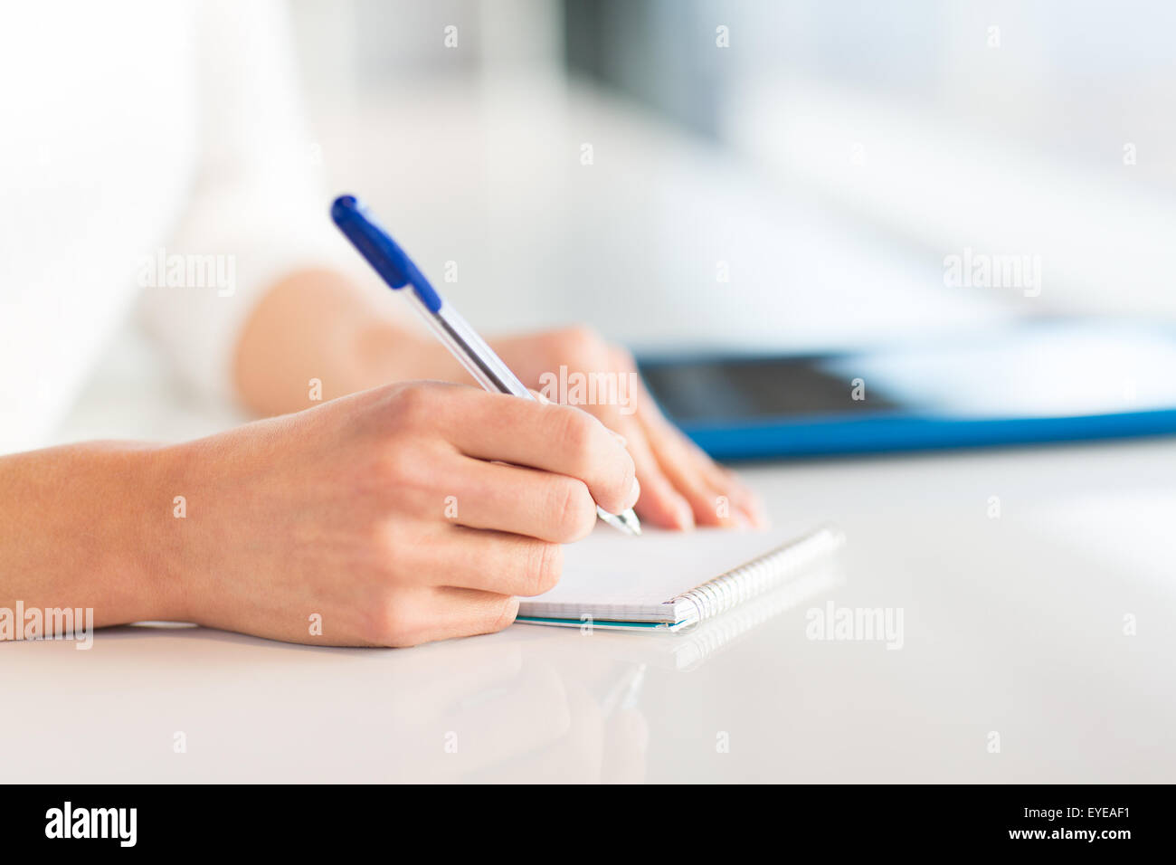 Hands notepad hi-res stock photography and images - Alamy