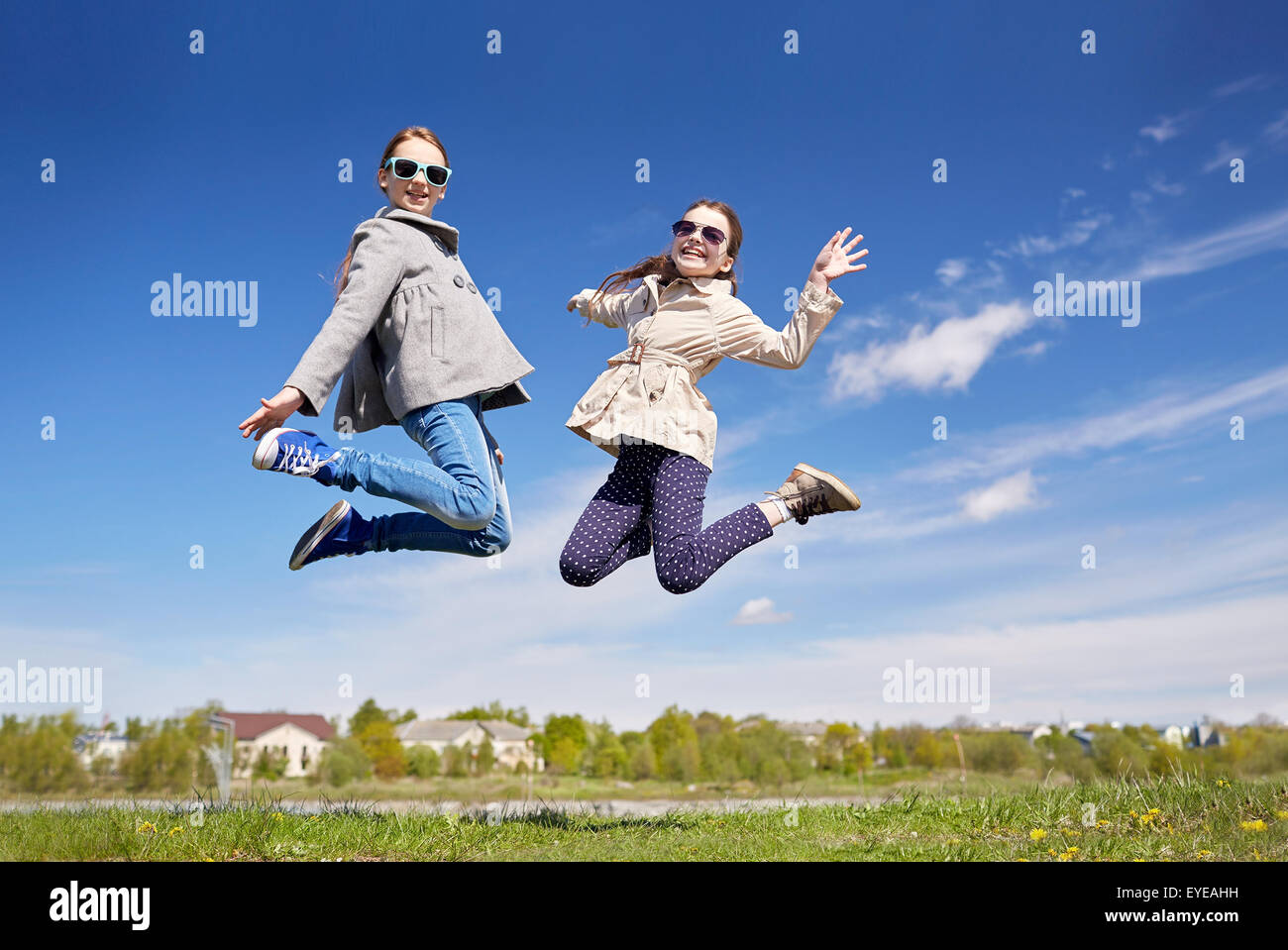 Girls high jump hi-res stock photography and images - Alamy