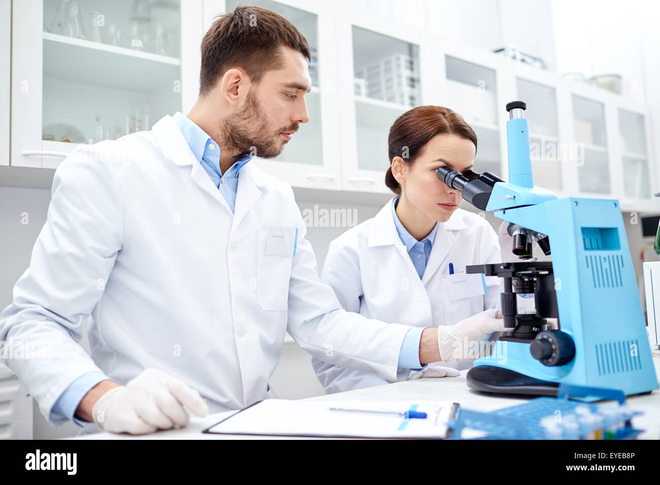 Scientists in research lab hi-res stock photography and images - Alamy
