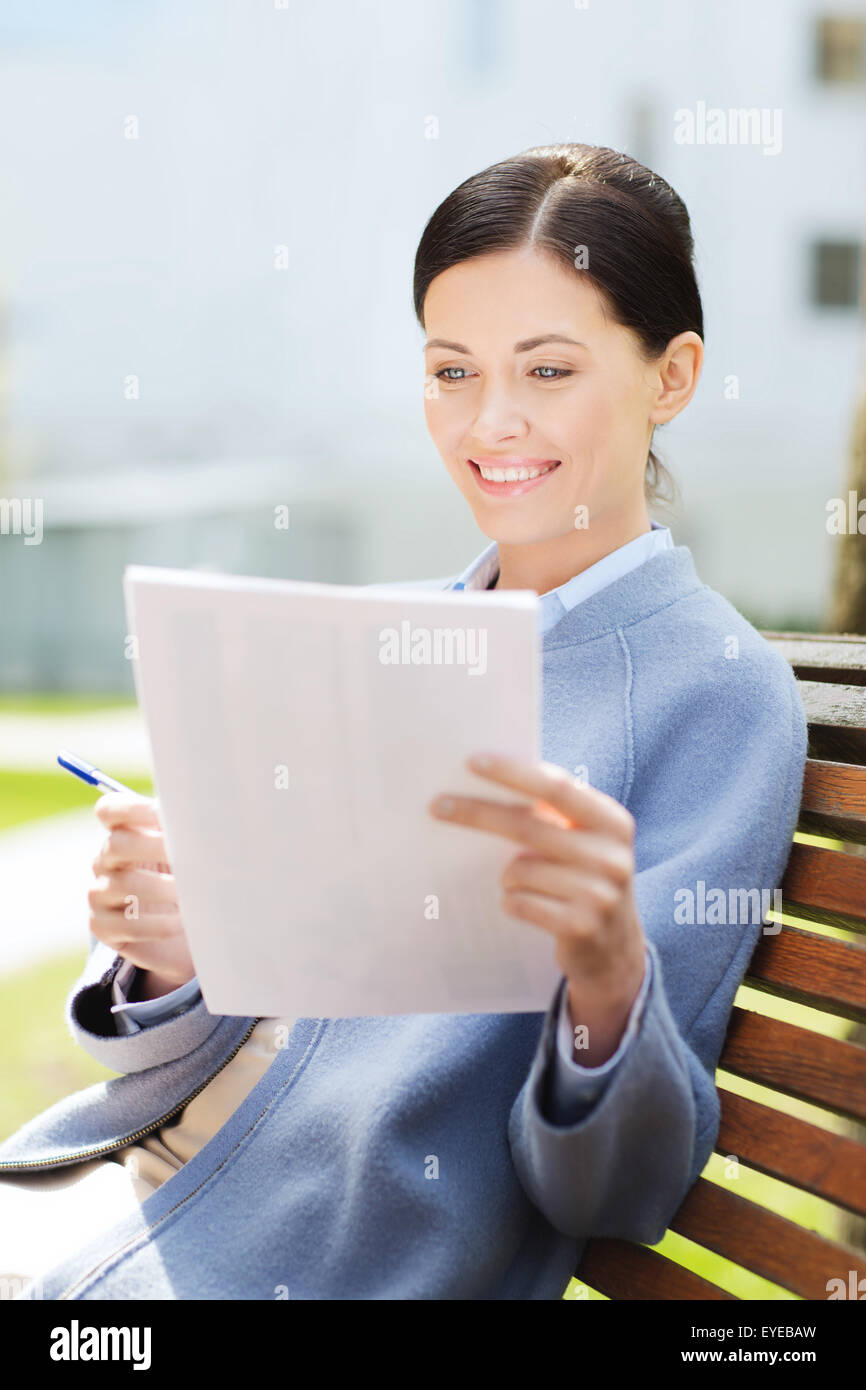 Reading papers hi-res stock photography and images - Alamy