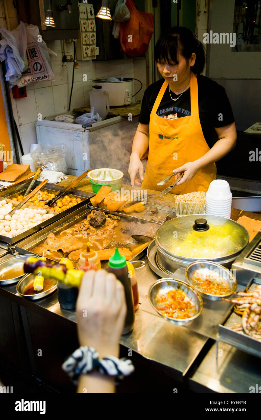 China, Hong Kong, Kowloon, Fast food Chinese style; Mong Kok Stock ...