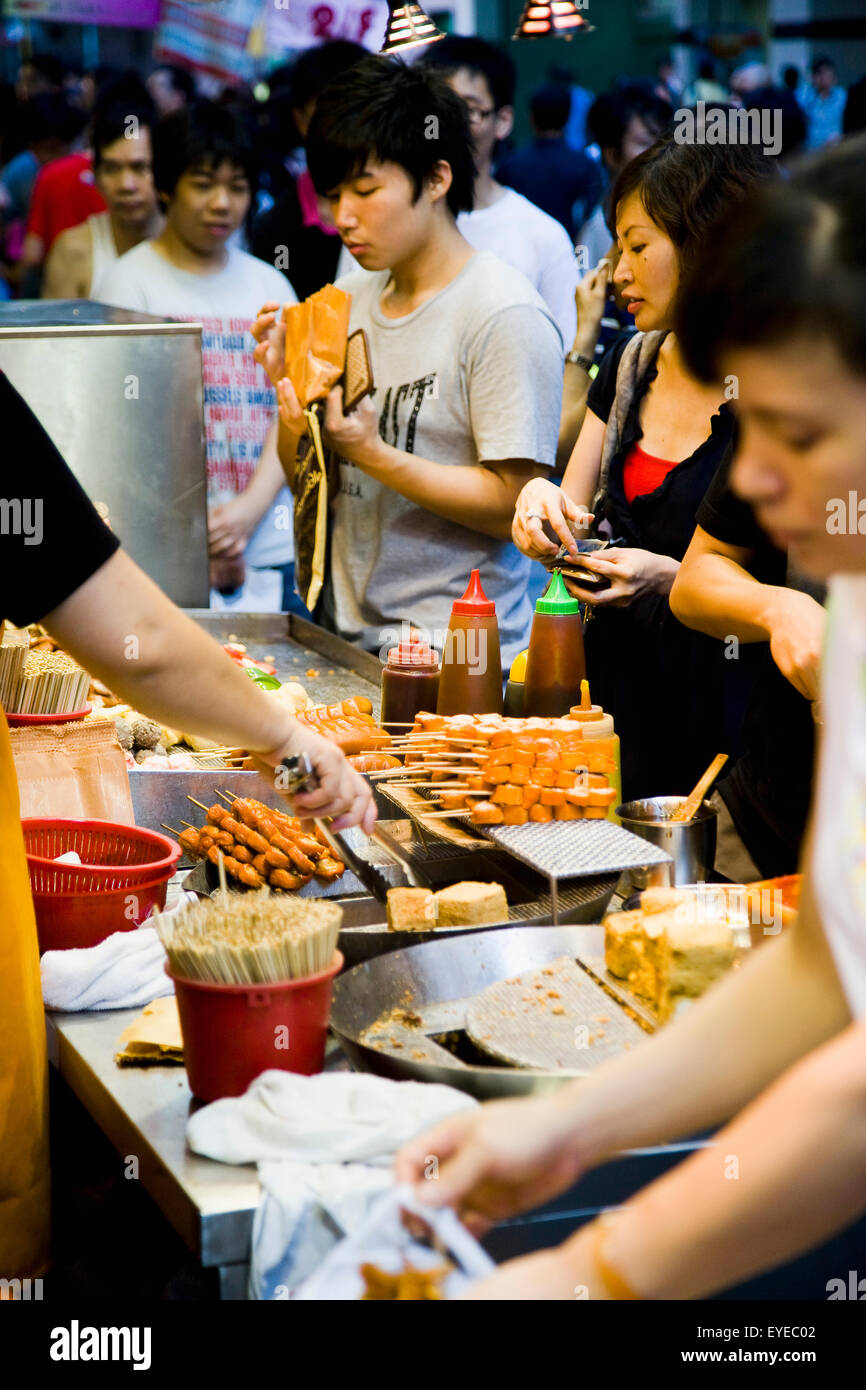 China, Hong Kong, Kowloon, Fast food Chinese style; Mong Kok Stock ...