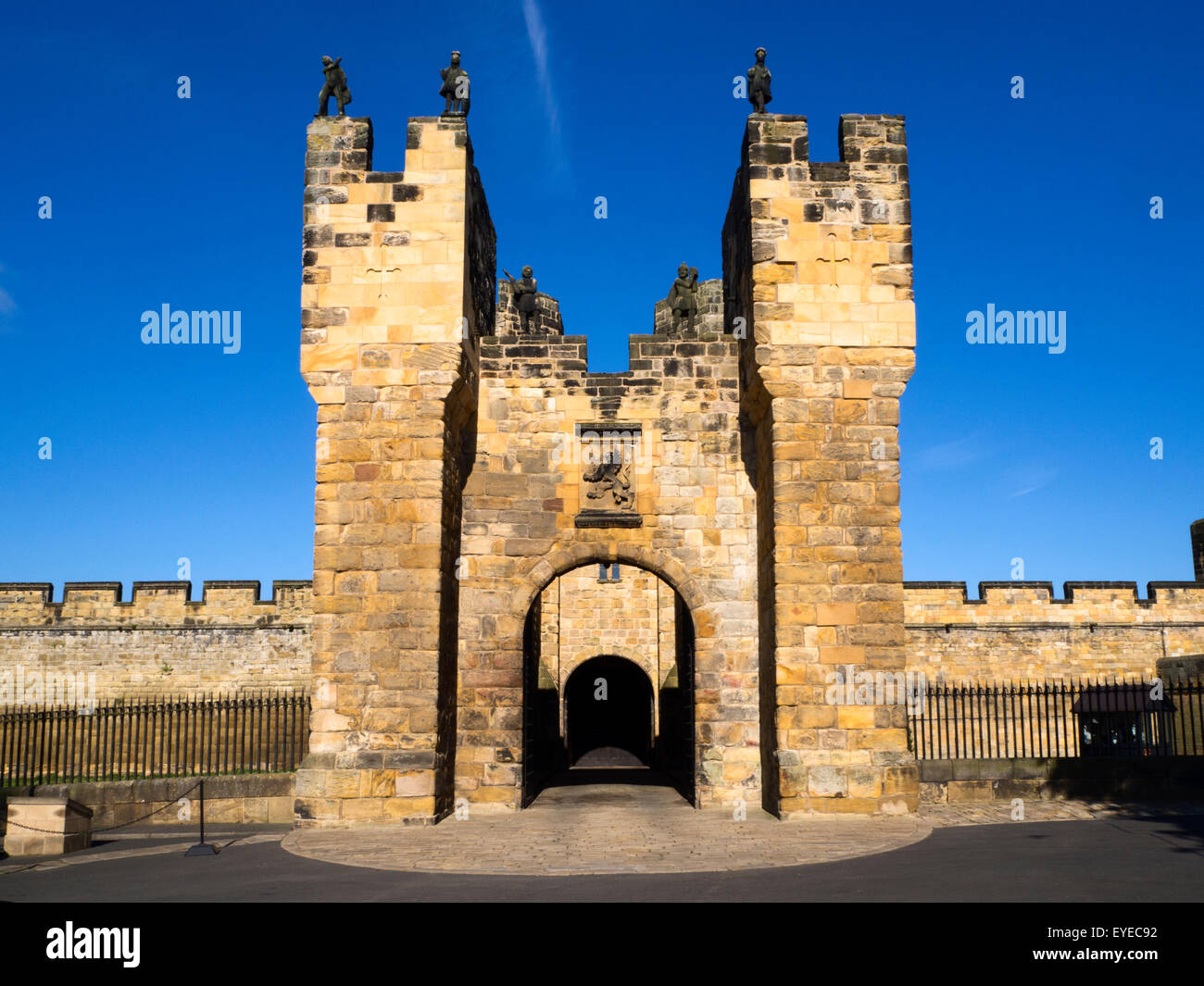 Barbican gatehouse hi-res stock photography and images - Alamy