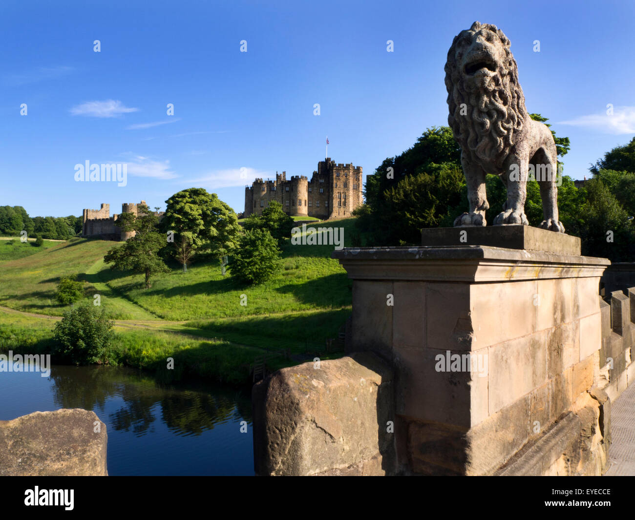 The Lion Bridge and Alnwick Castle Alnwick Northumberland England Stock ...