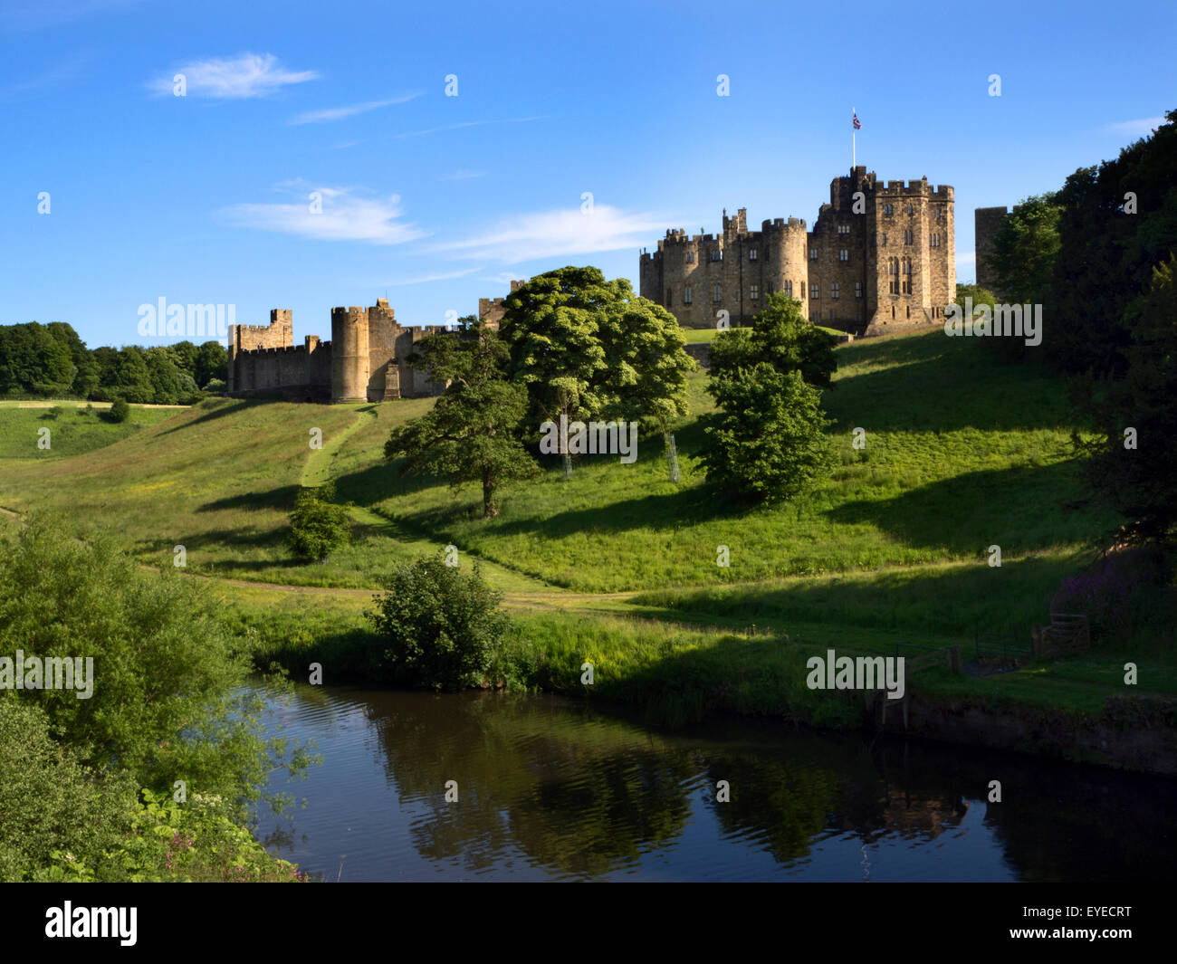 Alnwick castle hi-res stock photography and images - Alamy