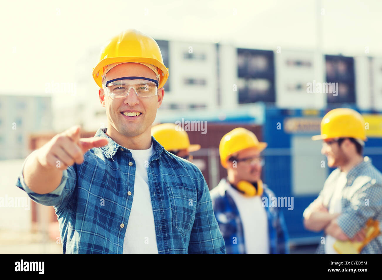 group of smiling builders in hardhats outdoors Stock Photo - Alamy