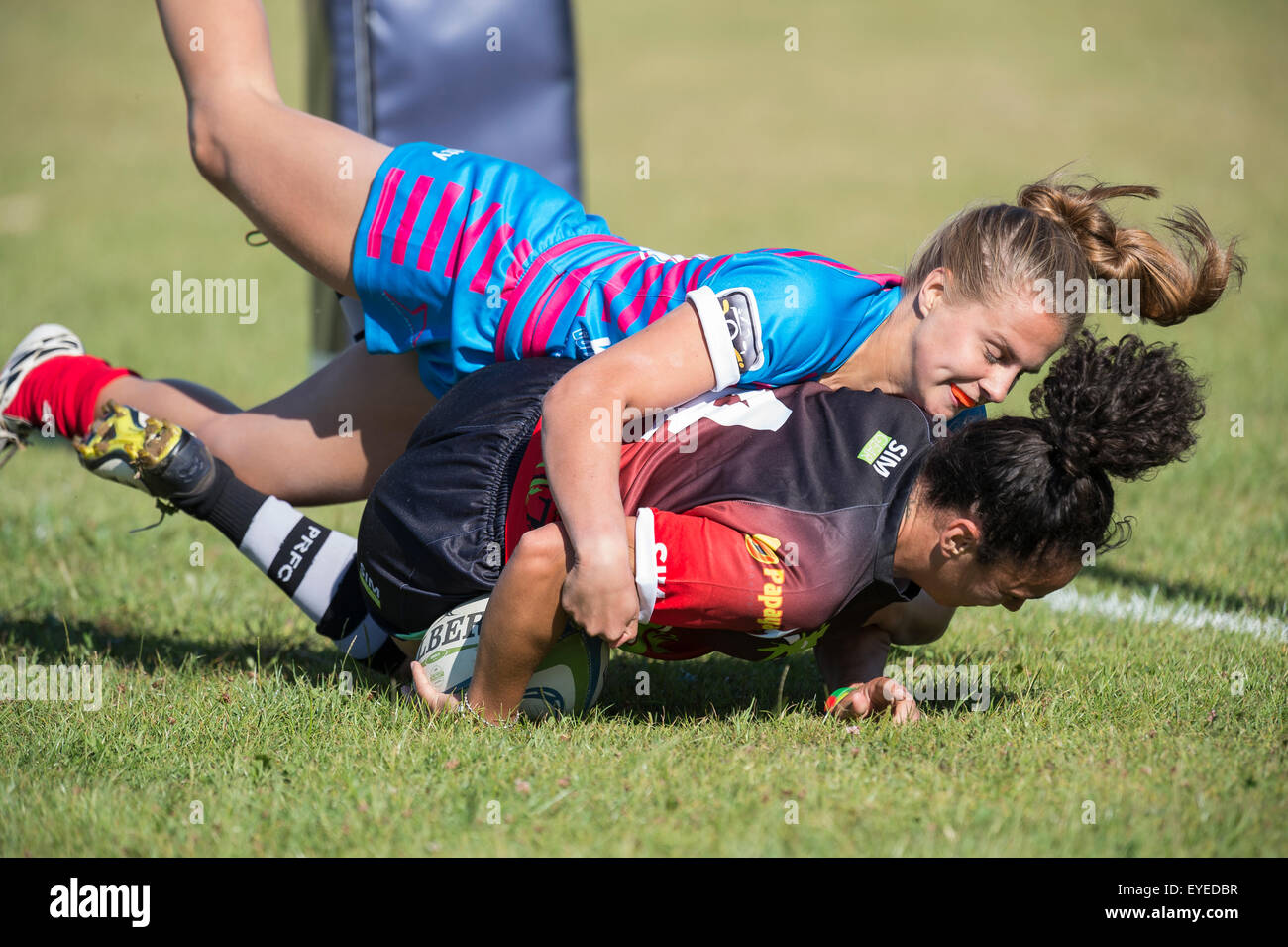 Diving competition girls hi-res stock photography and images - Alamy