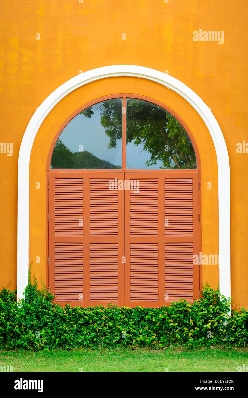Orange shutter hi-res stock photography and images - Alamy