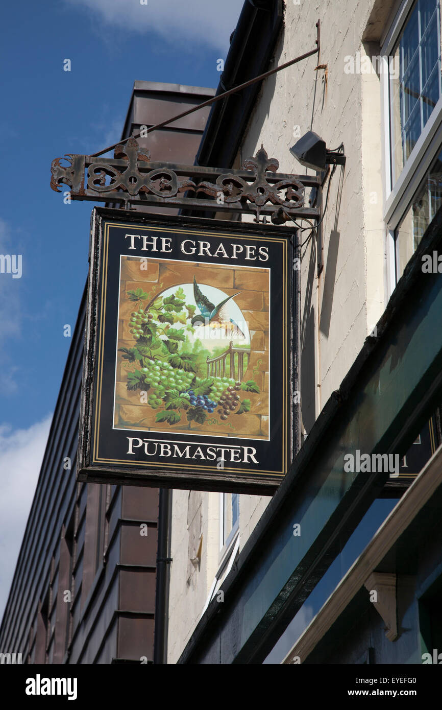 Grapes Pub Sign, Liverpool, England, UK Stock Photo - Alamy