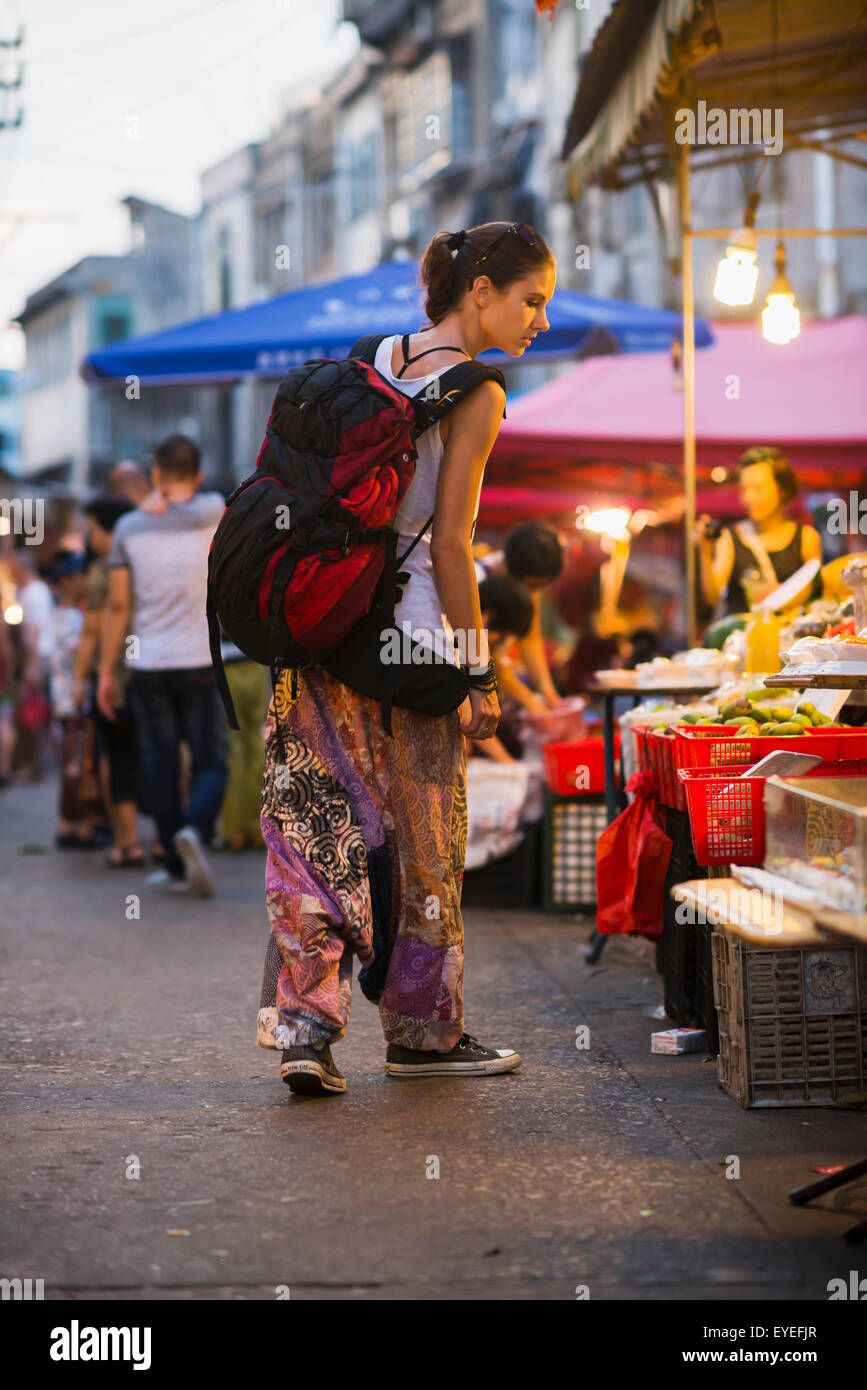 Traveling around Eighth Market of Xiamen, local spectacular Chinese ...