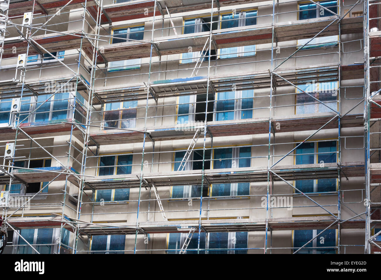Scaffolding house hi-res stock photography and images - Alamy
