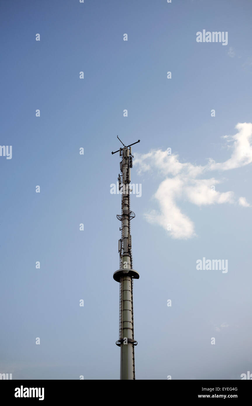 Telecommunications mast hi-res stock photography and images - Alamy