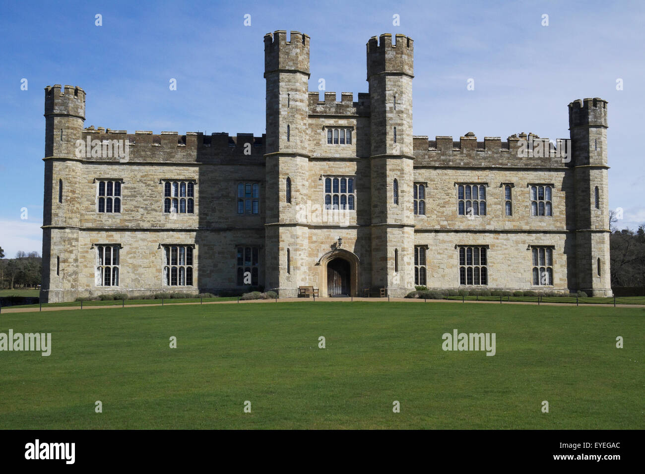 Leeds castle entrance hi-res stock photography and images - Alamy