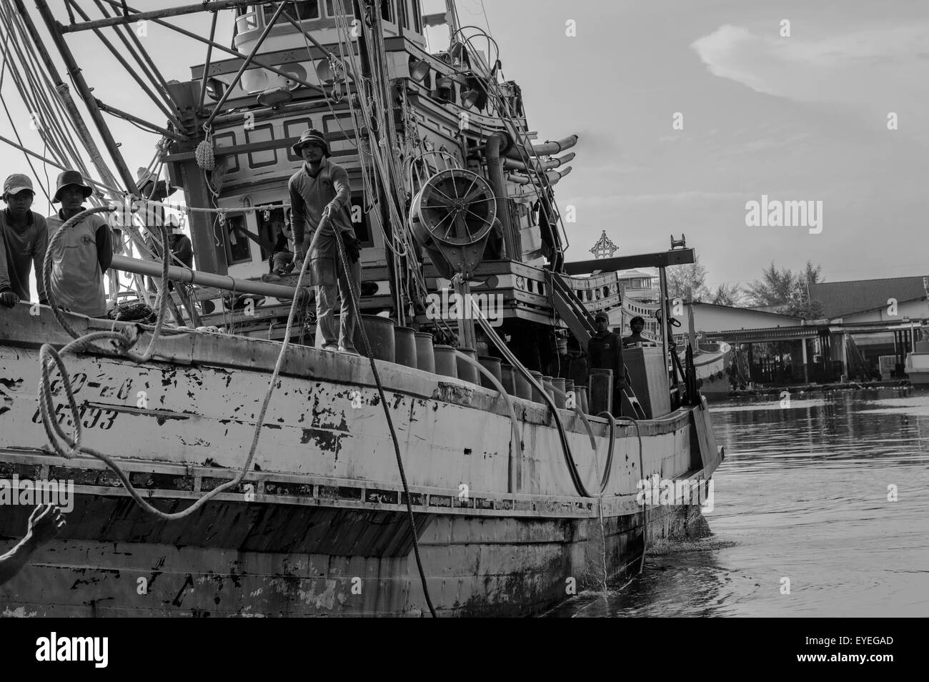 Throwing the rope hi-res stock photography and images - Alamy