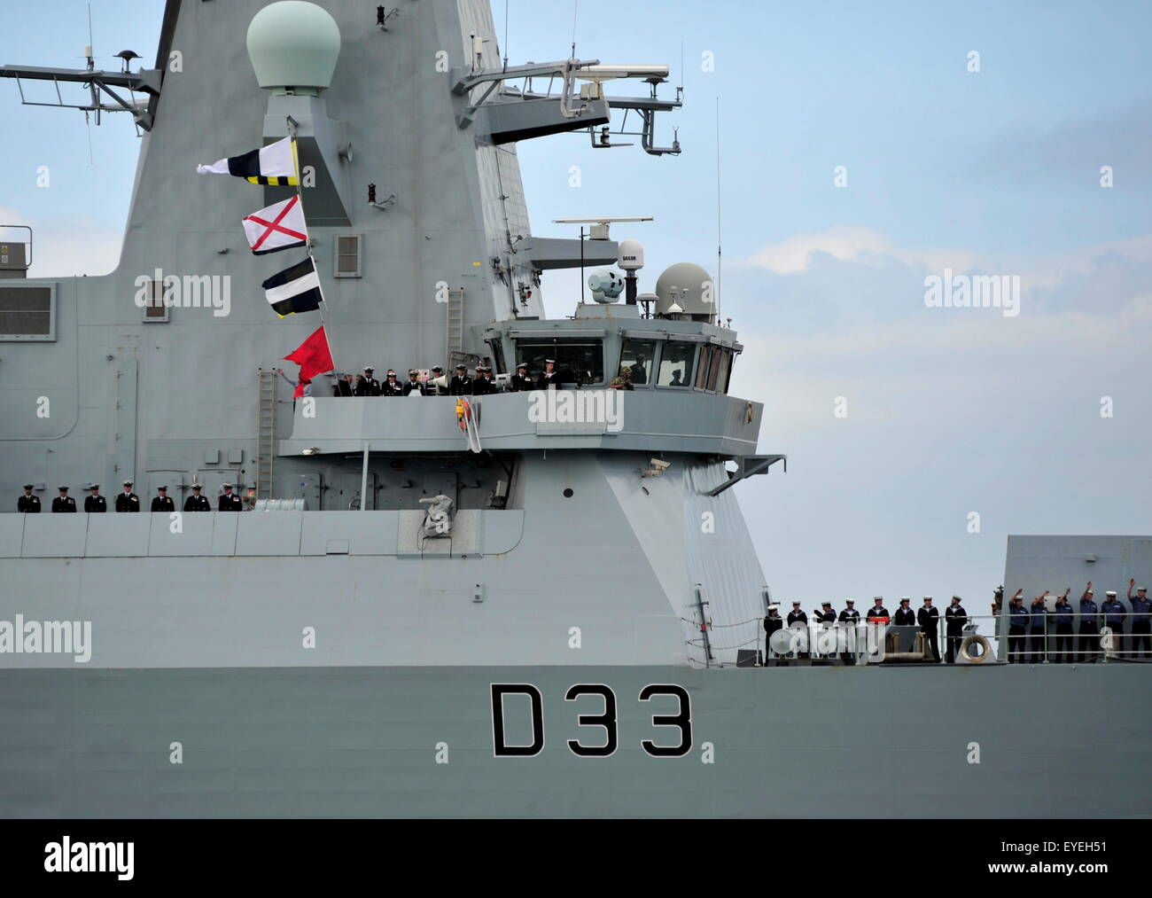 Royal navy destroyer hms dauntless hi-res stock photography and images ...