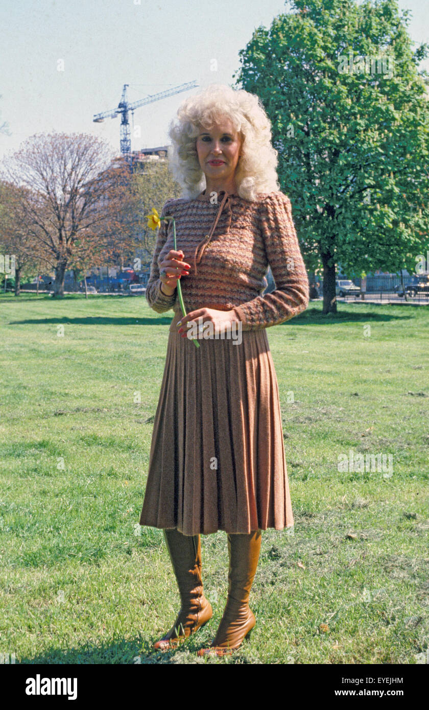 Tammy wynette 1942 1998 us country hi-res stock photography and images ...