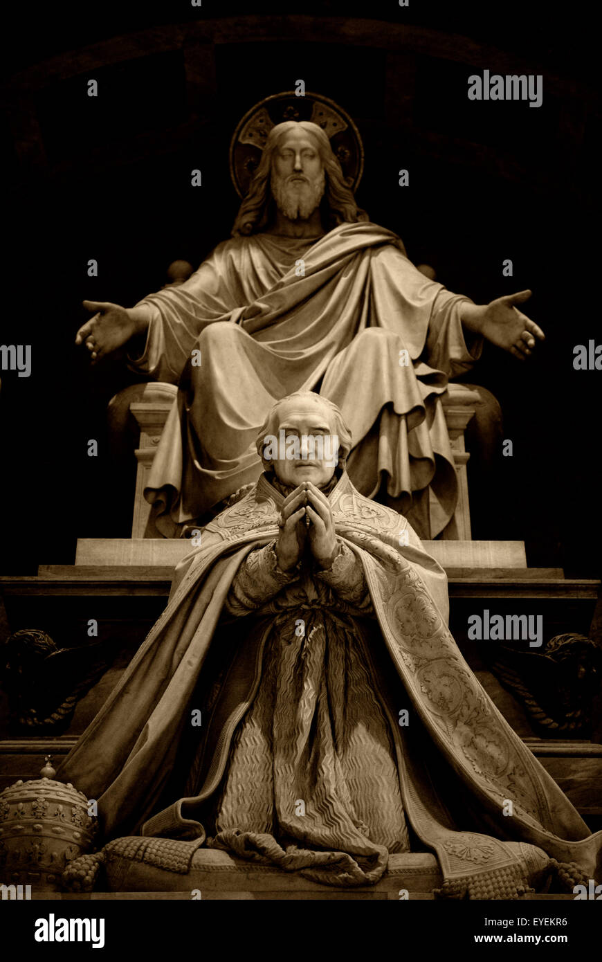 Jesus praying sculpture hi-res stock photography and images - Alamy