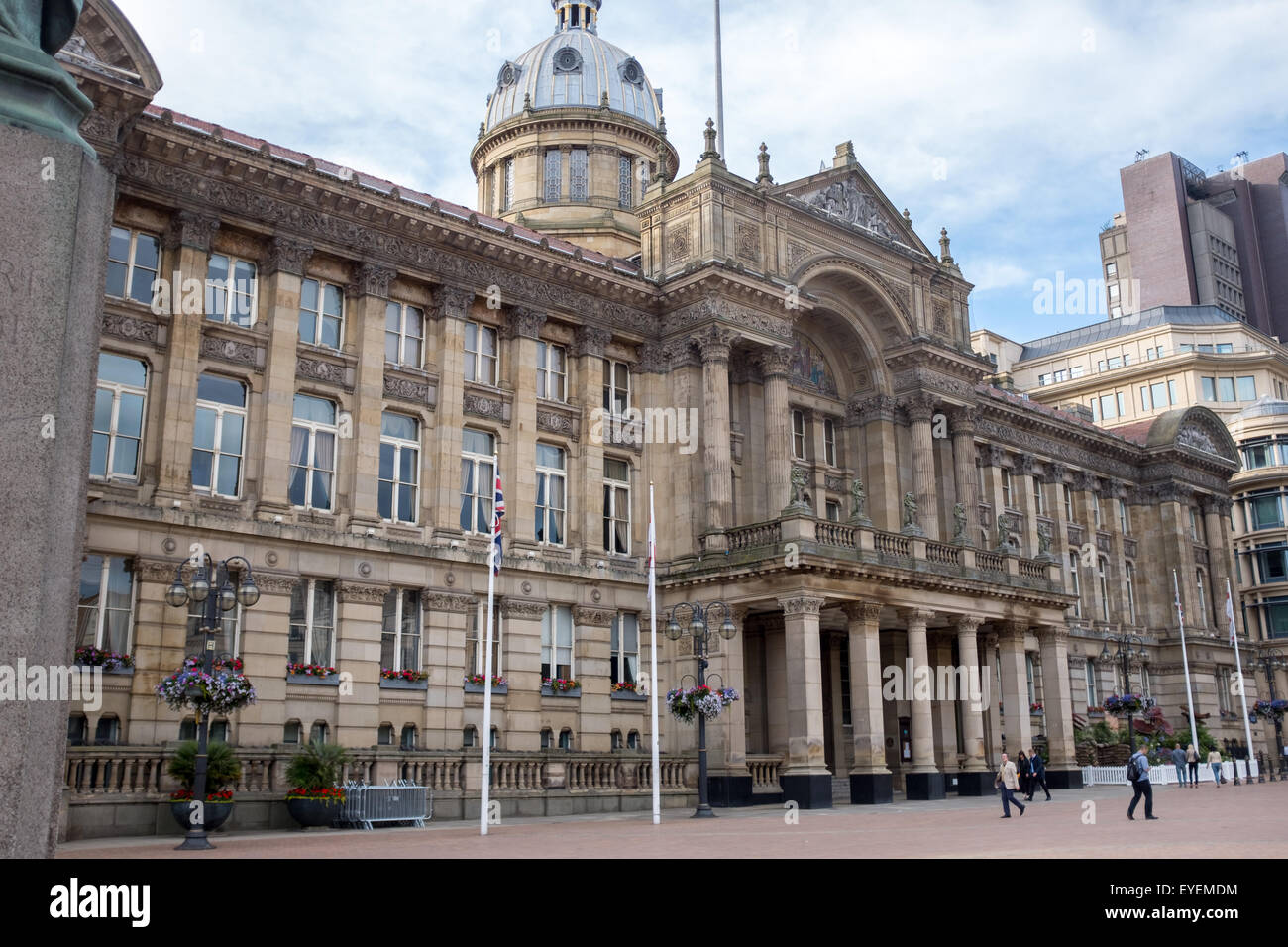 Town hall town centre landmark hi-res stock photography and images - Alamy