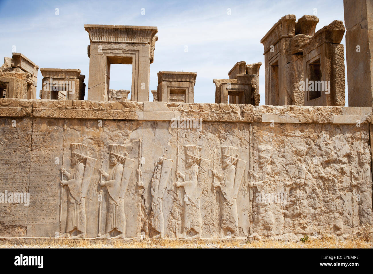 Bas reliefs of Persian guards, Winter Palace of Darius (Tashara ...