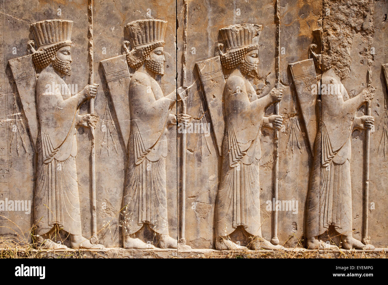 Bas reliefs of Persian guards, Winter Palace of Darius (Tashara ...