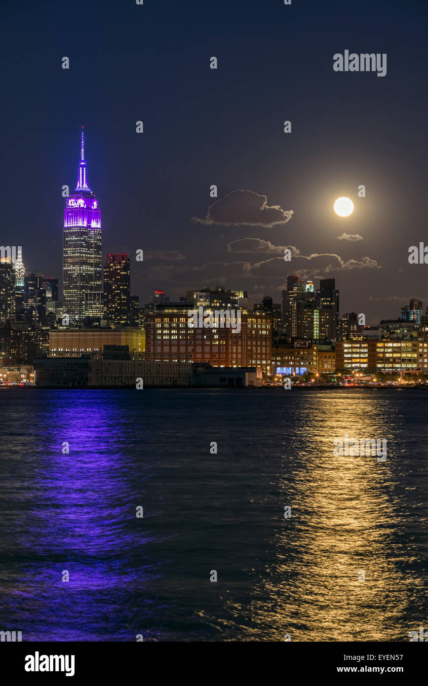 Empire state building night moon hi-res stock photography and images ...