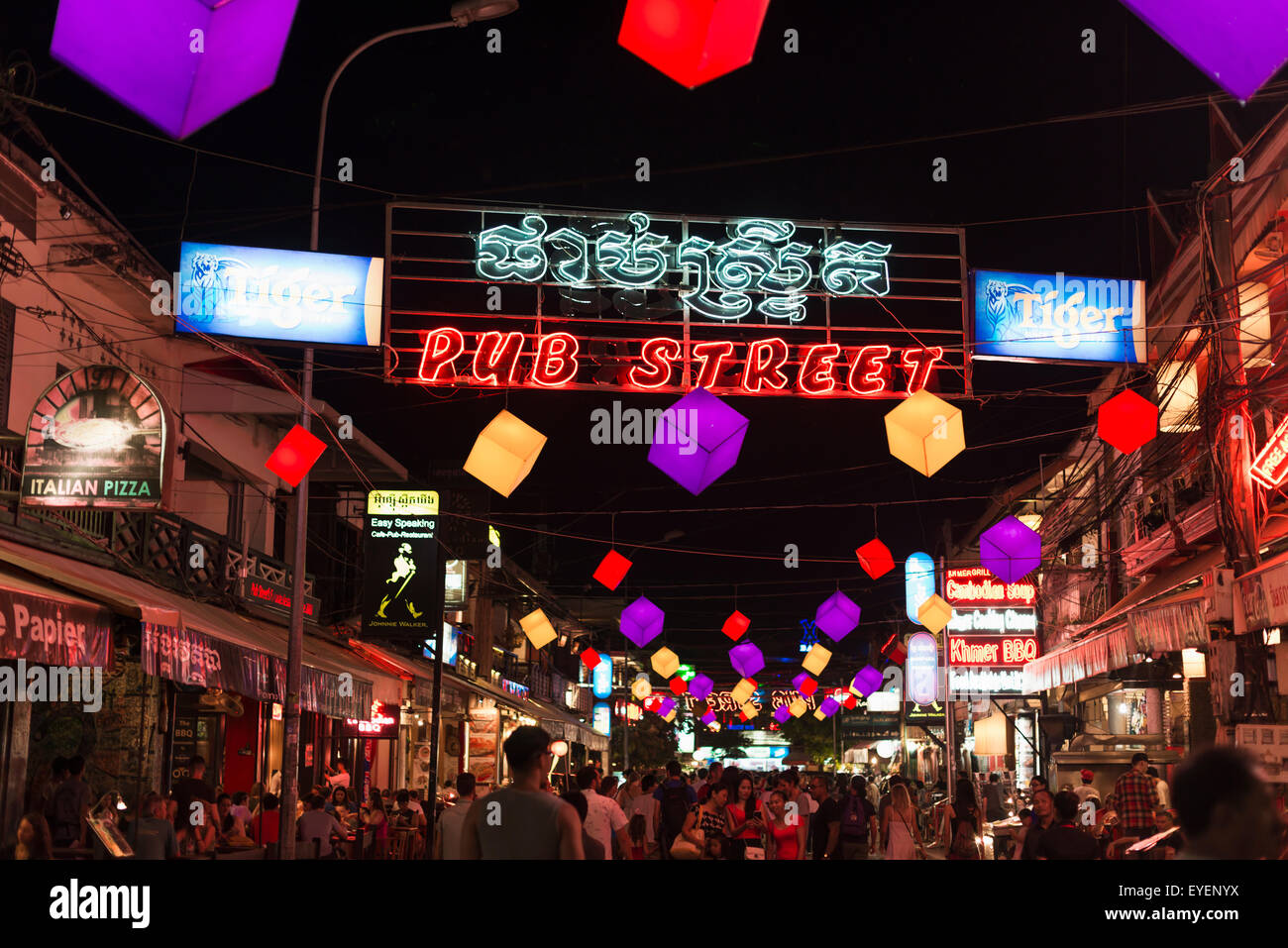 Pub street hi-res stock photography and images - Alamy