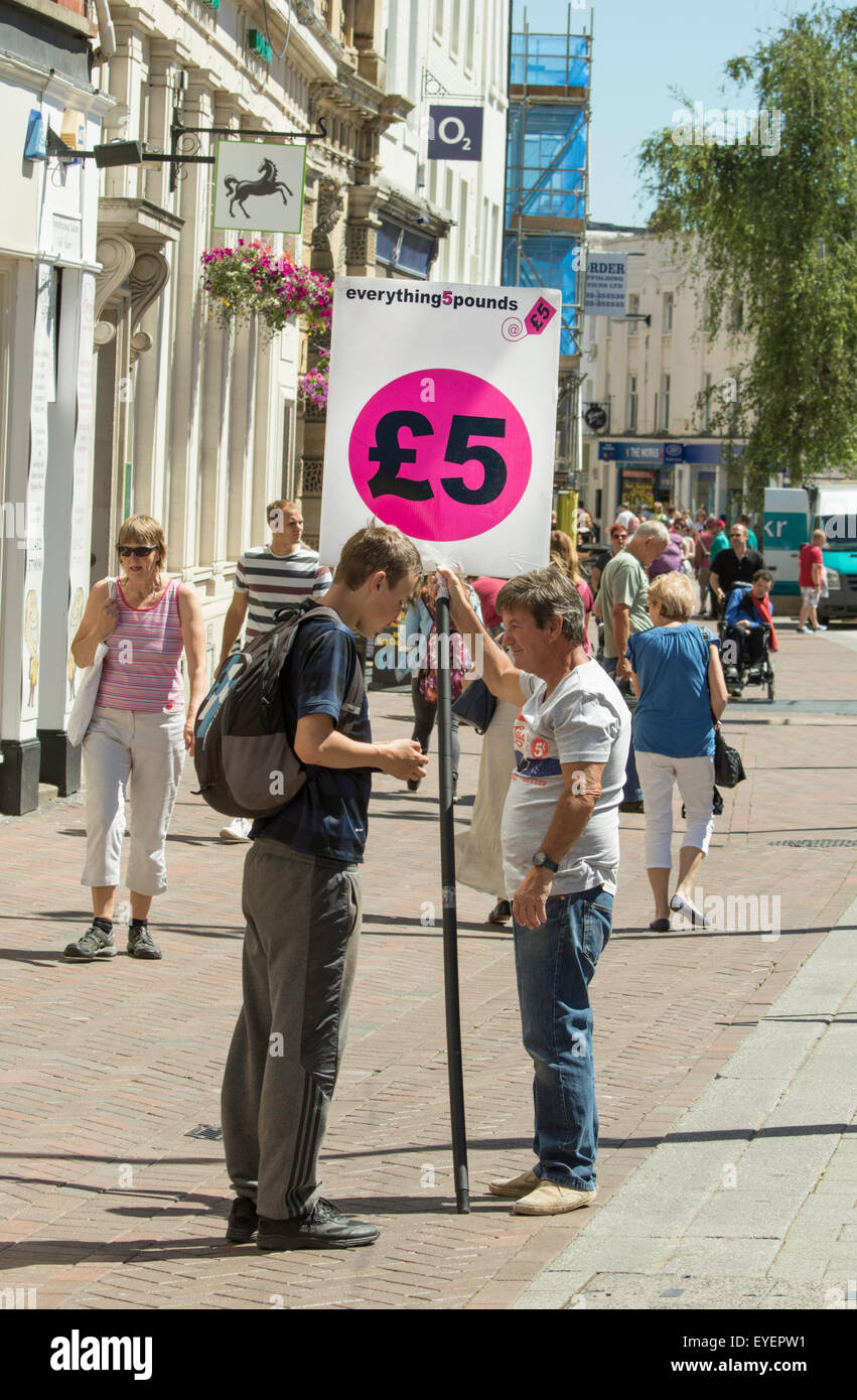 Everything five pounds shop hi-res stock photography and images - Alamy