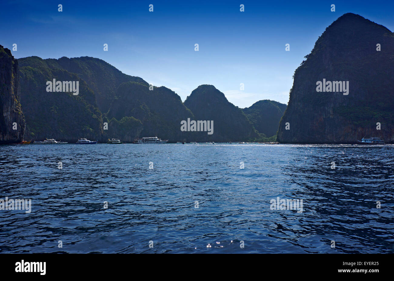 Thailand Tailandia koh phi phi beach Maya Bay at Koh Phi Phi Leh island Stock Photo - Alamy