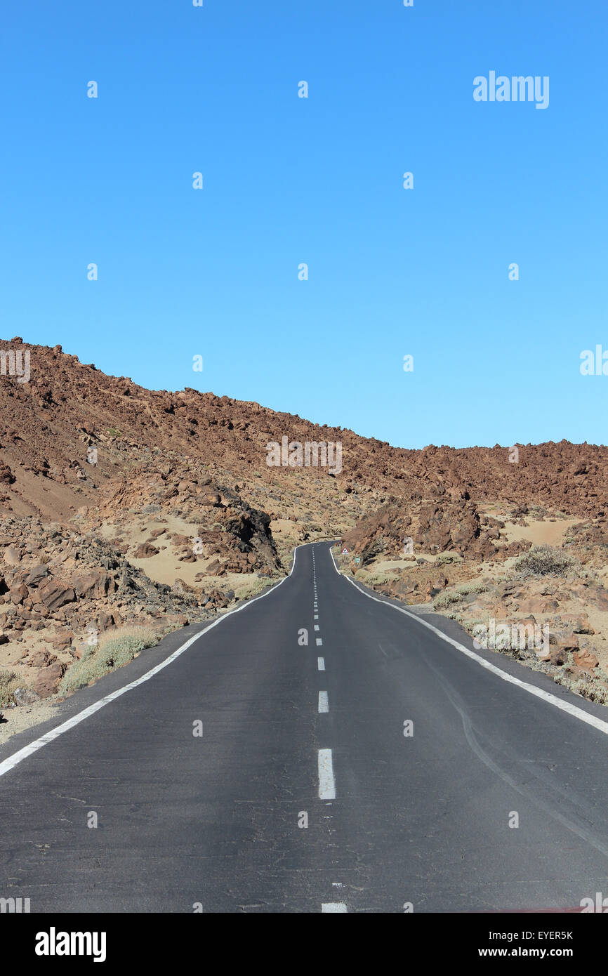 empty highway / road in desert landscape Stock Photo - Alamy