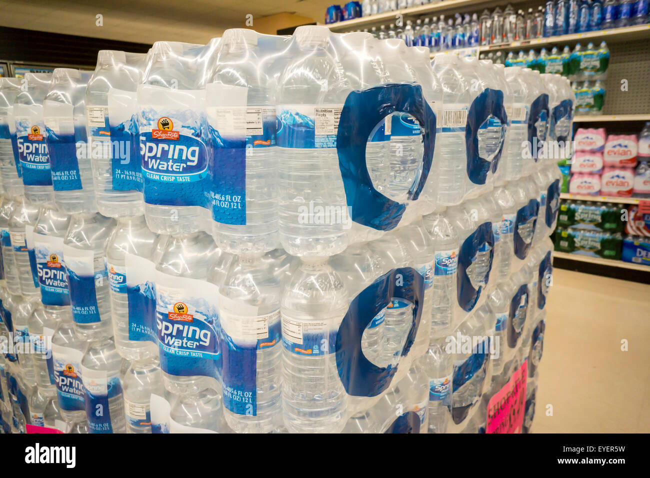 Bottled Water Display Stock Photos & Bottled Water Display Stock Images ...