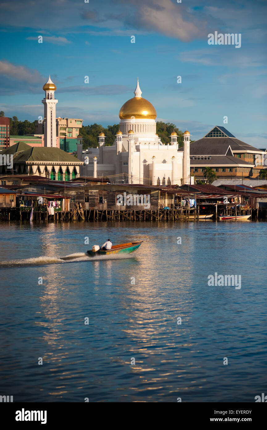 Sultan Omar Ali Saifuddien Mosque; Bandar Seri Begawan, Brunei Stock ...
