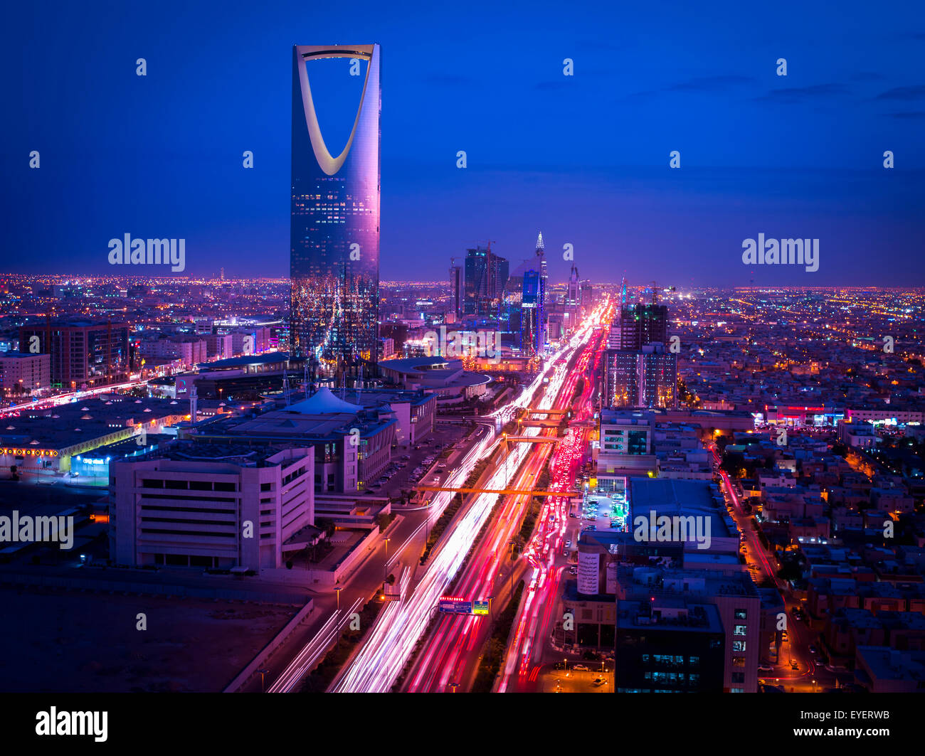 Kingdom tower riyadh saudi hi-res stock photography and images - Alamy