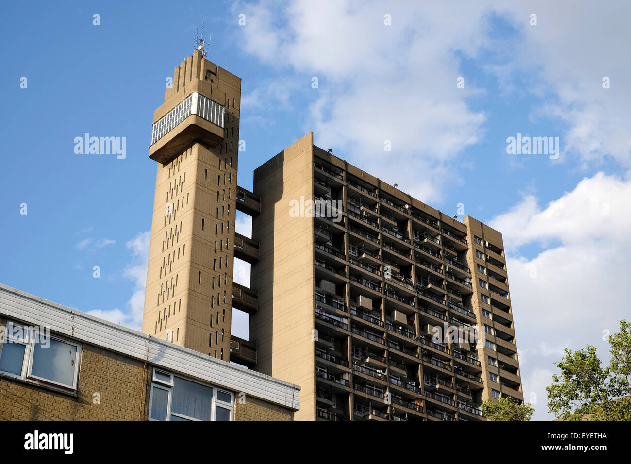 Trellick tower hi-res stock photography and images - Alamy