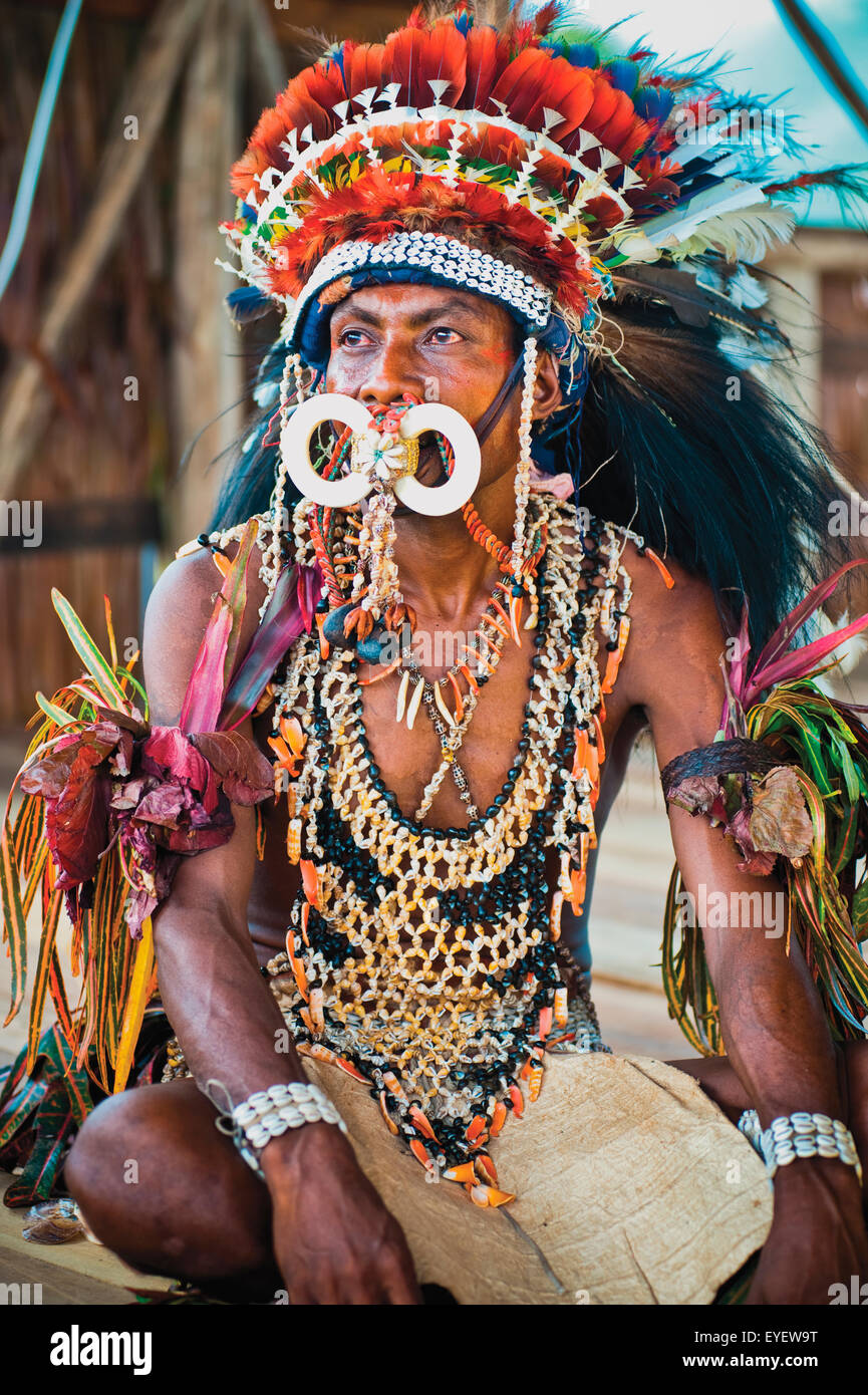 Sing-Sing performer at Milne Bay Canoe Festival; Tufi, Milne Bay ...