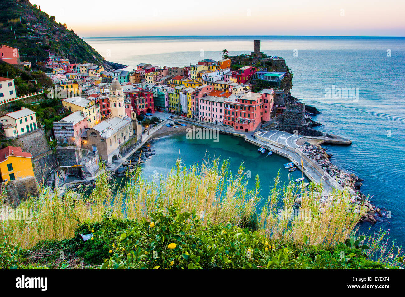 Vernazza, cinque terre national park, Liguria, Italy, Europe. Scenic ...