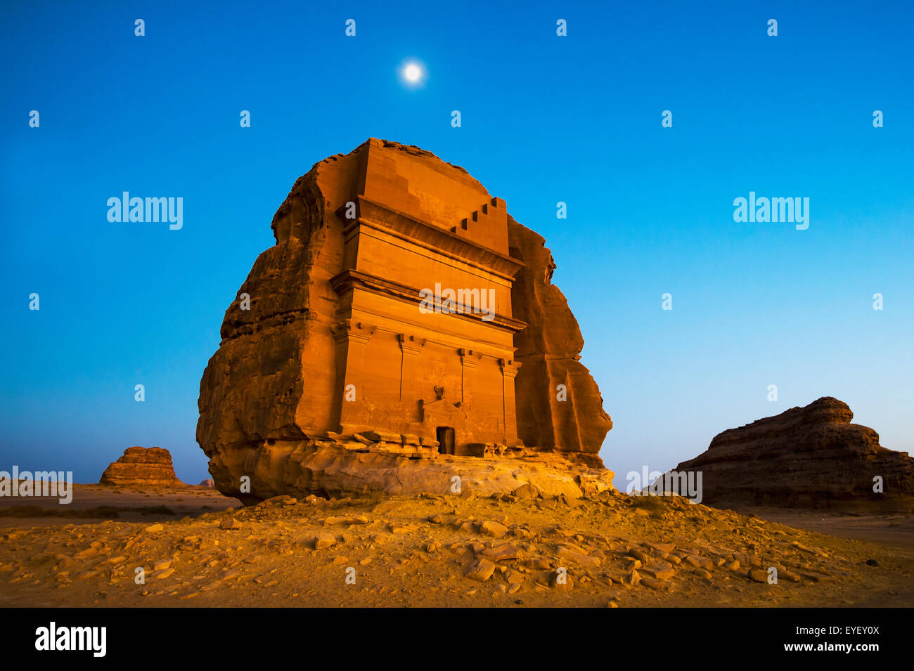 Cut building hi-res stock photography and images - Alamy