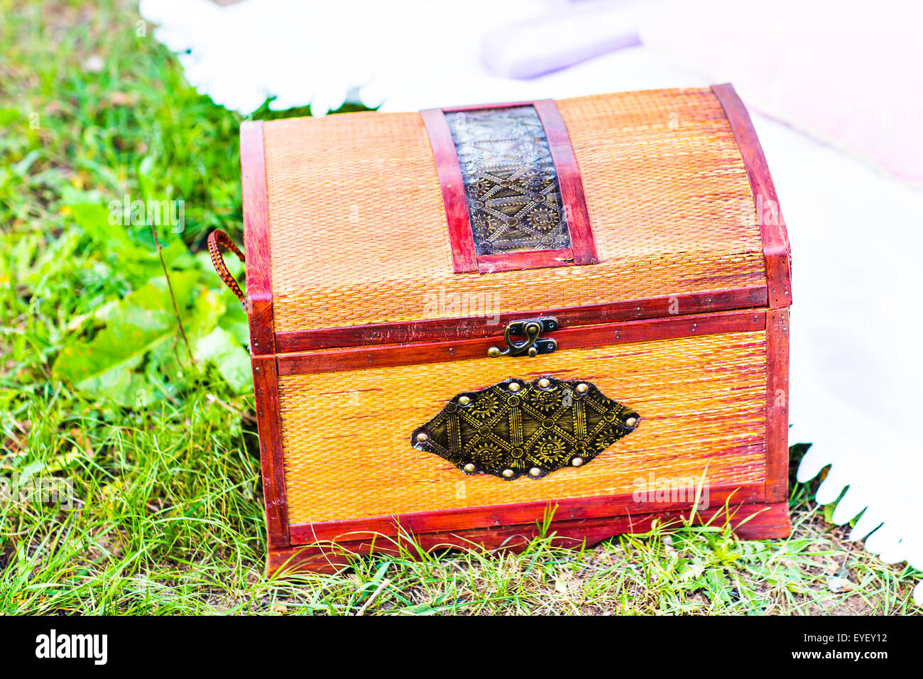 Open coffin empty hi-res stock photography and images - Alamy